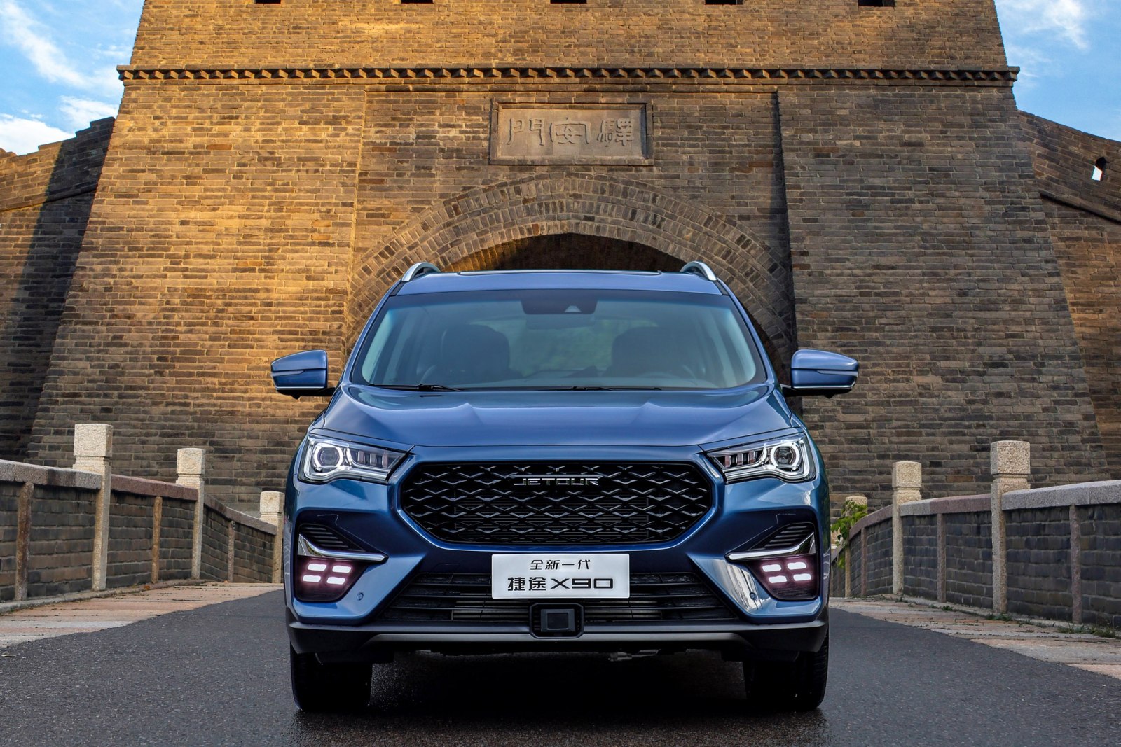 Chiński SUV większy od Skody Kodiaq za 54 tys. złotych! Ma pełen wypas ...