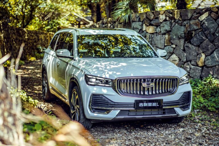 "Chiński Mercedes" już w sprzedaży! Duży SUV ocieka luksusem i ...