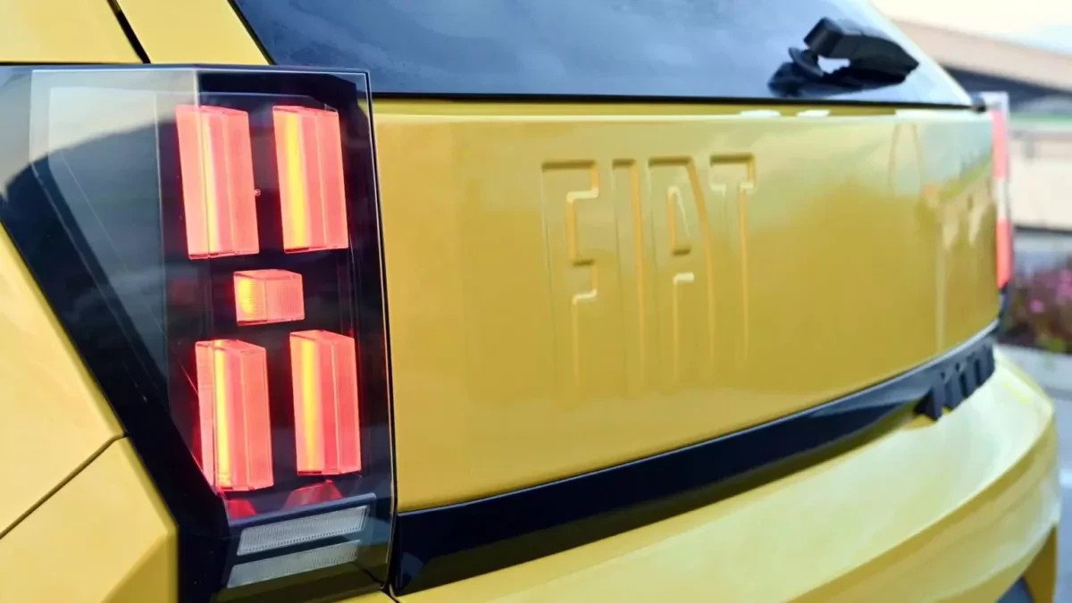 Nowy Fiat Panda zaprezentowany. Budżetowy SUV z silnikiem spalinowym i ...