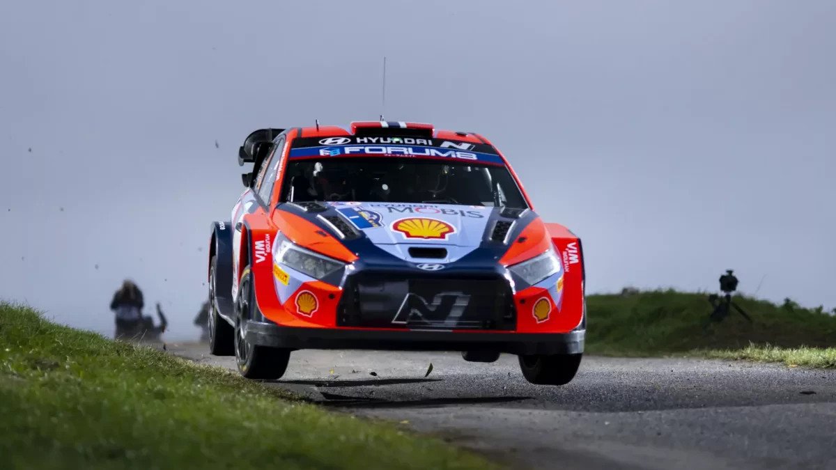 Neuville jedzie po pierwszy tytuł w WRC. Polacy na podium.
