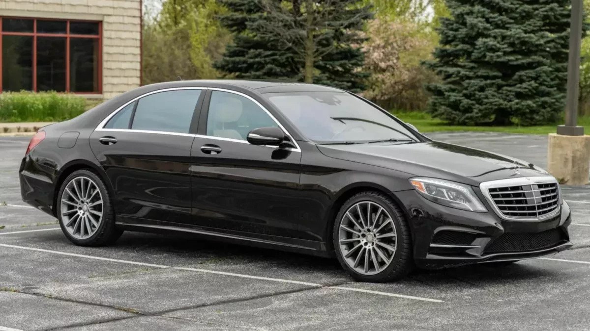 Mercedes S550 generacji W222 za mniej niż Skoda Fabia? Pod maską 4,7 ...