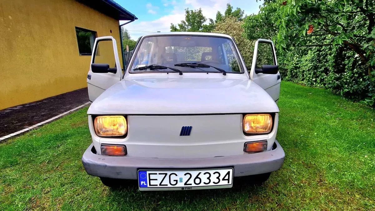 Garażowany Fiat 126p z przebiegiem 39 000 km wystawiony za śmieszne 9 000 zł. Dokładnie tym ...