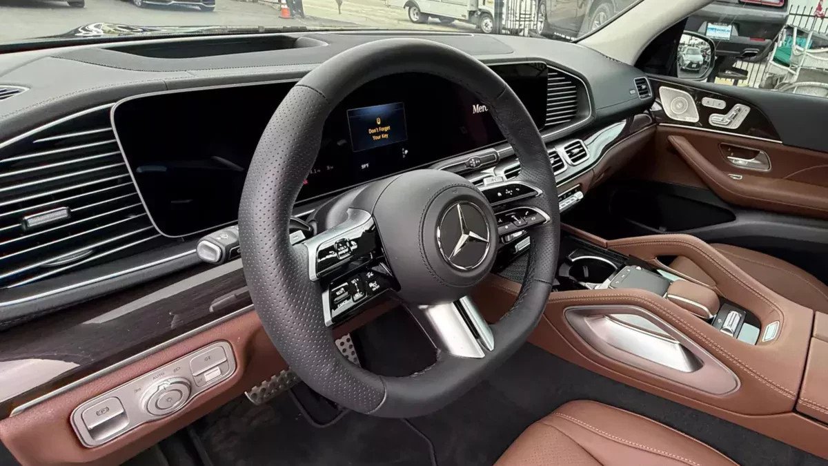 Nowy Mercedes z gigantycznym upustem. Dopasiony SUV o 79 000 złotych taniej