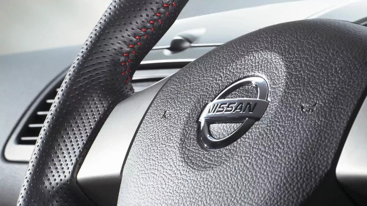 Oszczędny, rodzinny, niezawodny – starszy Nissan to dziś hit.
