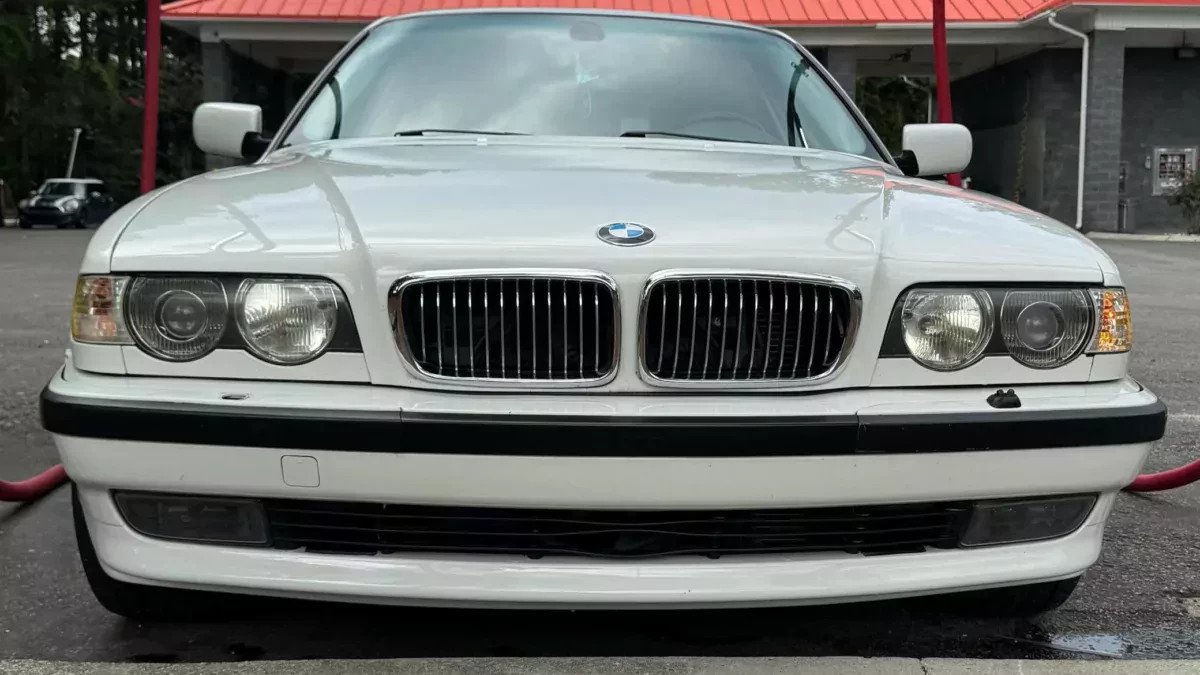 Najpiękniejsze BMW Serii 7 w historii. Zadbany i mało używany ...