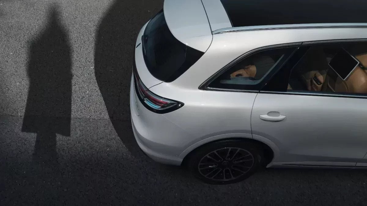 SAIC wywołuje sensację kompaktowym SUV-em. Powiązany z MG nowy H5 jest gotów na otwarcie księgi ...